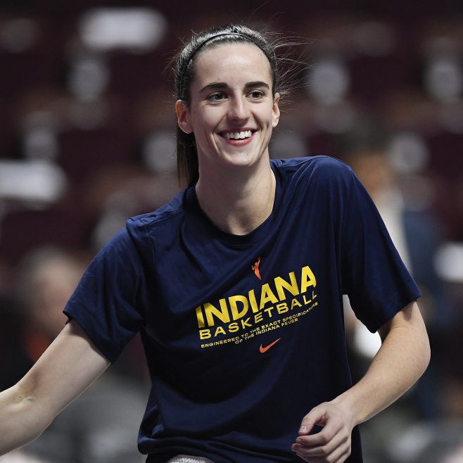 Caitlin Clark L00ks Like She’s Been Living In The Gym As She Shows Off ...