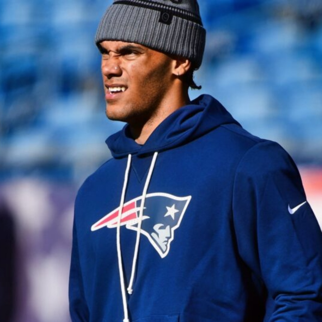 Social Media Is Losing It Over Christian Gonzalez’s Exotic-Looking Body ...