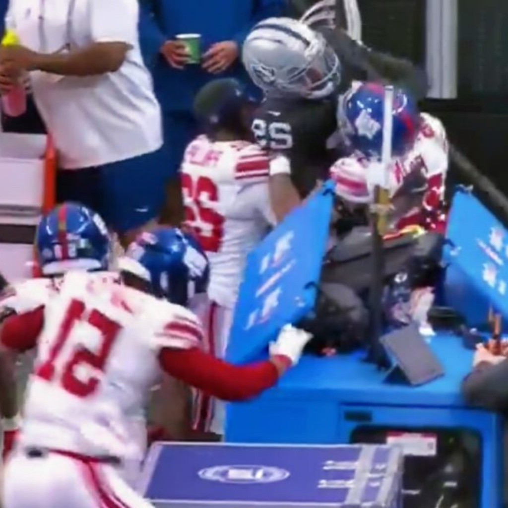 Massive Brawl Breaks Out On Sideline During “Toilet Bowl” Between ...