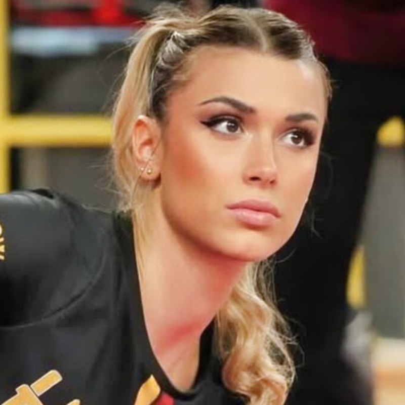 Italian Beach Volleyball Bombshell Giorgia Zannoni Goes Viral: Jaw ...