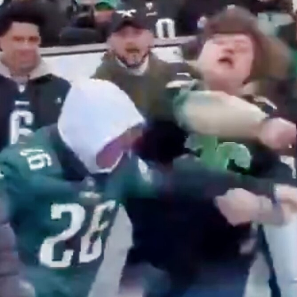 [VIDEO] Several Philadelphia Eagles Fans Hospitalized As Violent Brawl ...