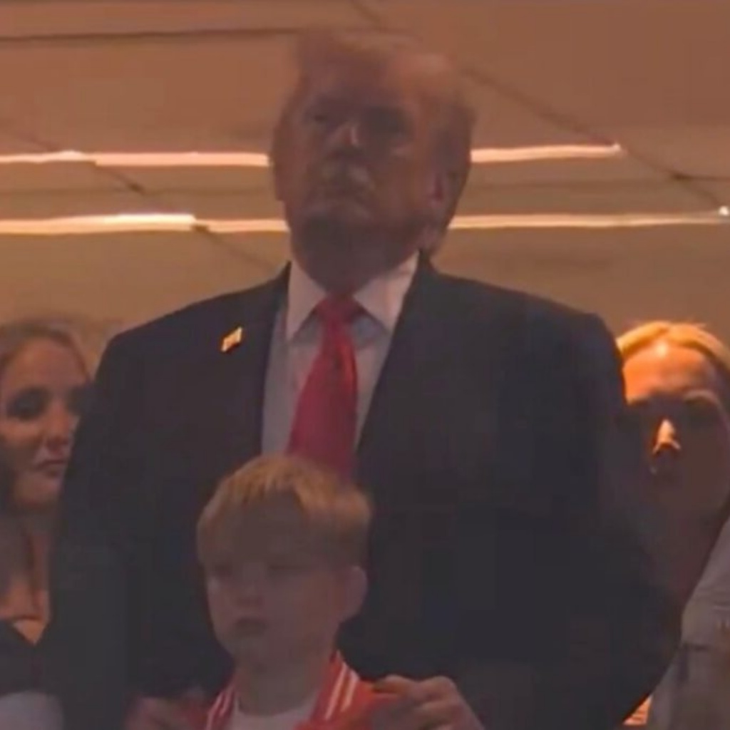 President Donald Tru::mp Receives Shocking Reaction From The Crowd ...