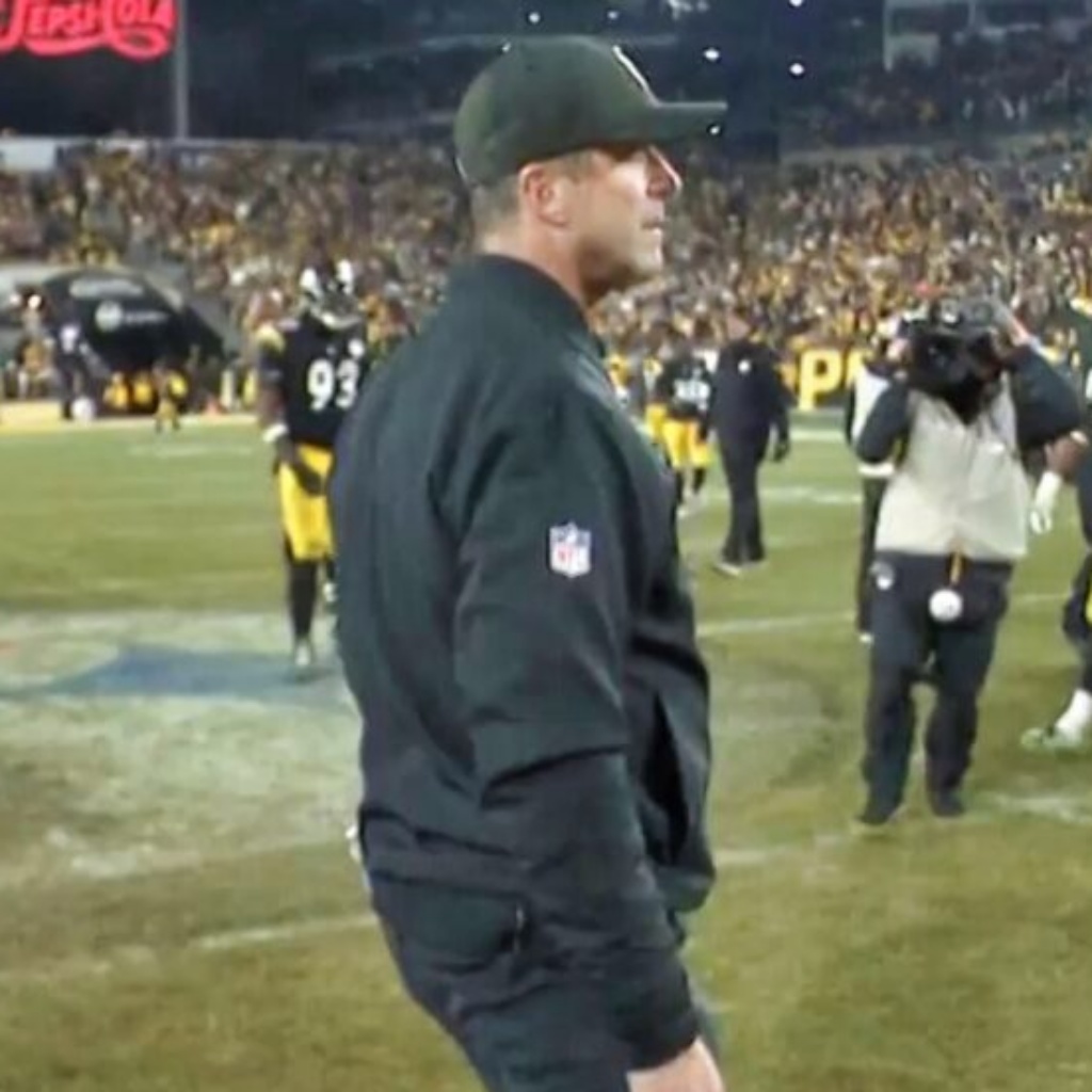 On-Field Cameras Caught Lamar Jackson’s Cold Interaction With John ...