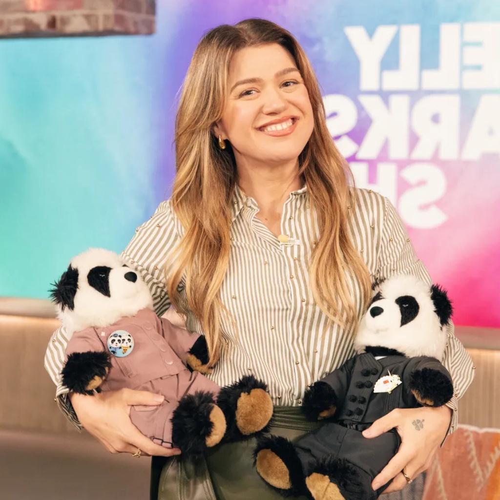 BREAKING: Kelly Clarkson Reveals Painful Reason She’s Walking Away From ...
